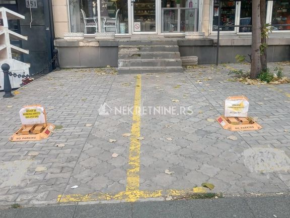 Izdaju se tri parking mesta
