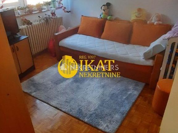 Titel, stan u centru 80m2 + garaža ID#4698