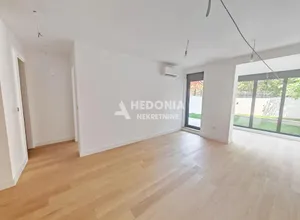 Prodaja Stan - Beograd, Voždovac: Voždovačka crkva - FON - Saobraćajni fakultet