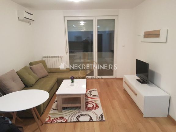 Izdavanje 1,5 stan - Vukov spomenik 40m2, novogradnja