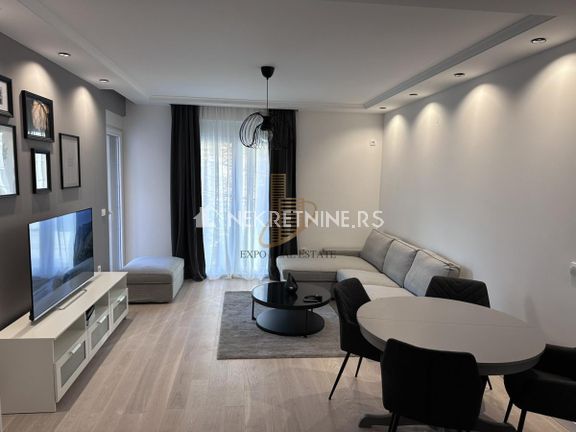 Izdavanje 3,0 60m2 Dimitrija Tucovića
