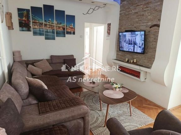 Čukarica, Banovo brdo, 3.0 stan, 75m2, 800 EUR