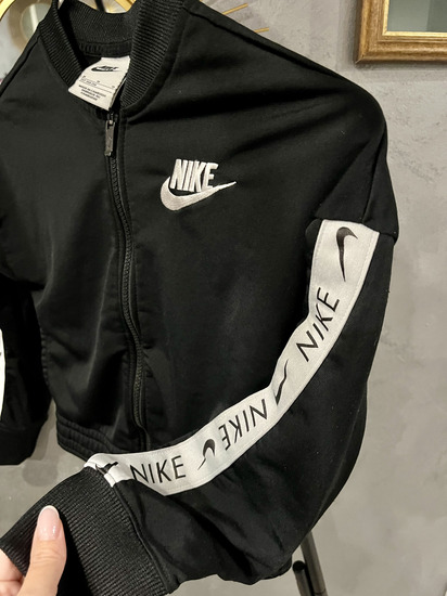 Nike duks