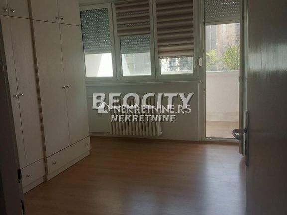 Novi Sad, Sajam, Bulevar kralja Petra , 3.0, 75m2, 600EUR