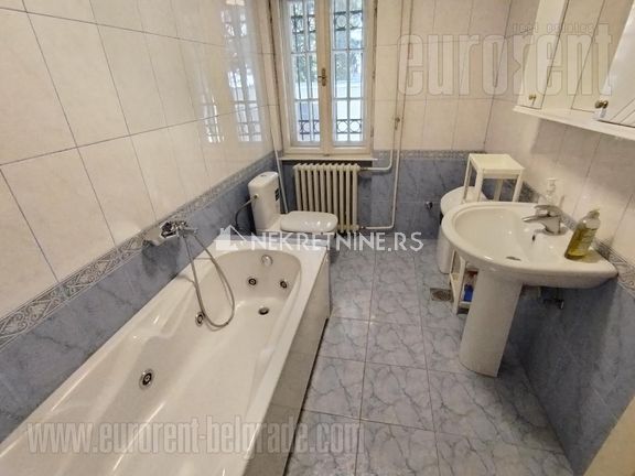 #49622, Izdavanje, P.P., ČINOVNIČKA KOLONIJA, 3500 EUR