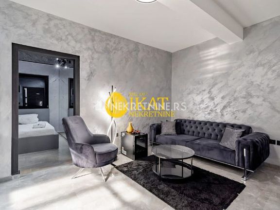 Vojvode Vlahovića Lux 45m2 + bašta 25m2 i garažno mesto ID#4676