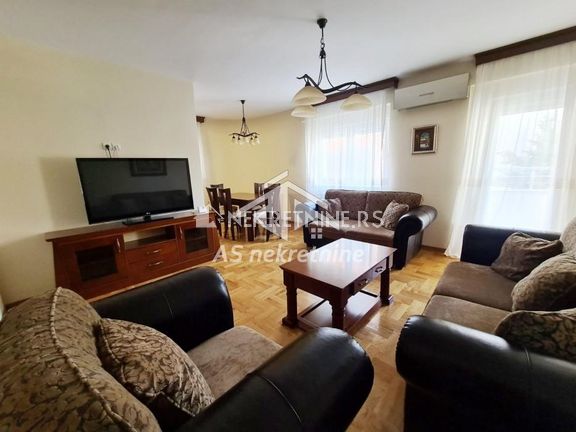 Vračar, Hram Svetog Save, 3.0 stan, 78m2, 1000 EUR