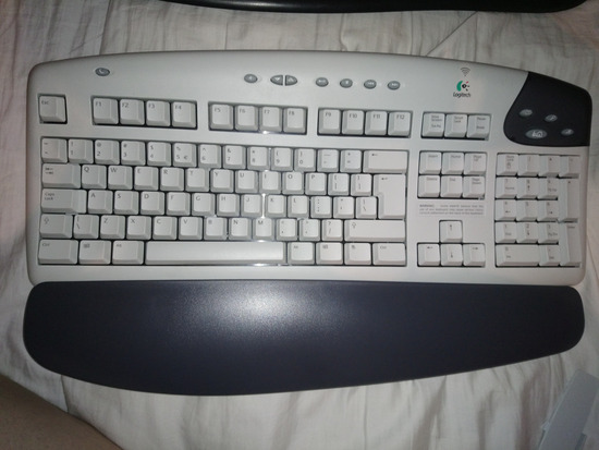 Logitech i Acer tastature