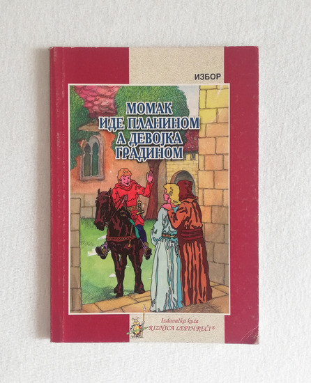 Momak ide planinom a devojka gradinom