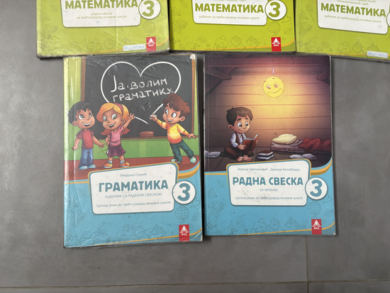 Treci razred udzbenici matematika i srpski
