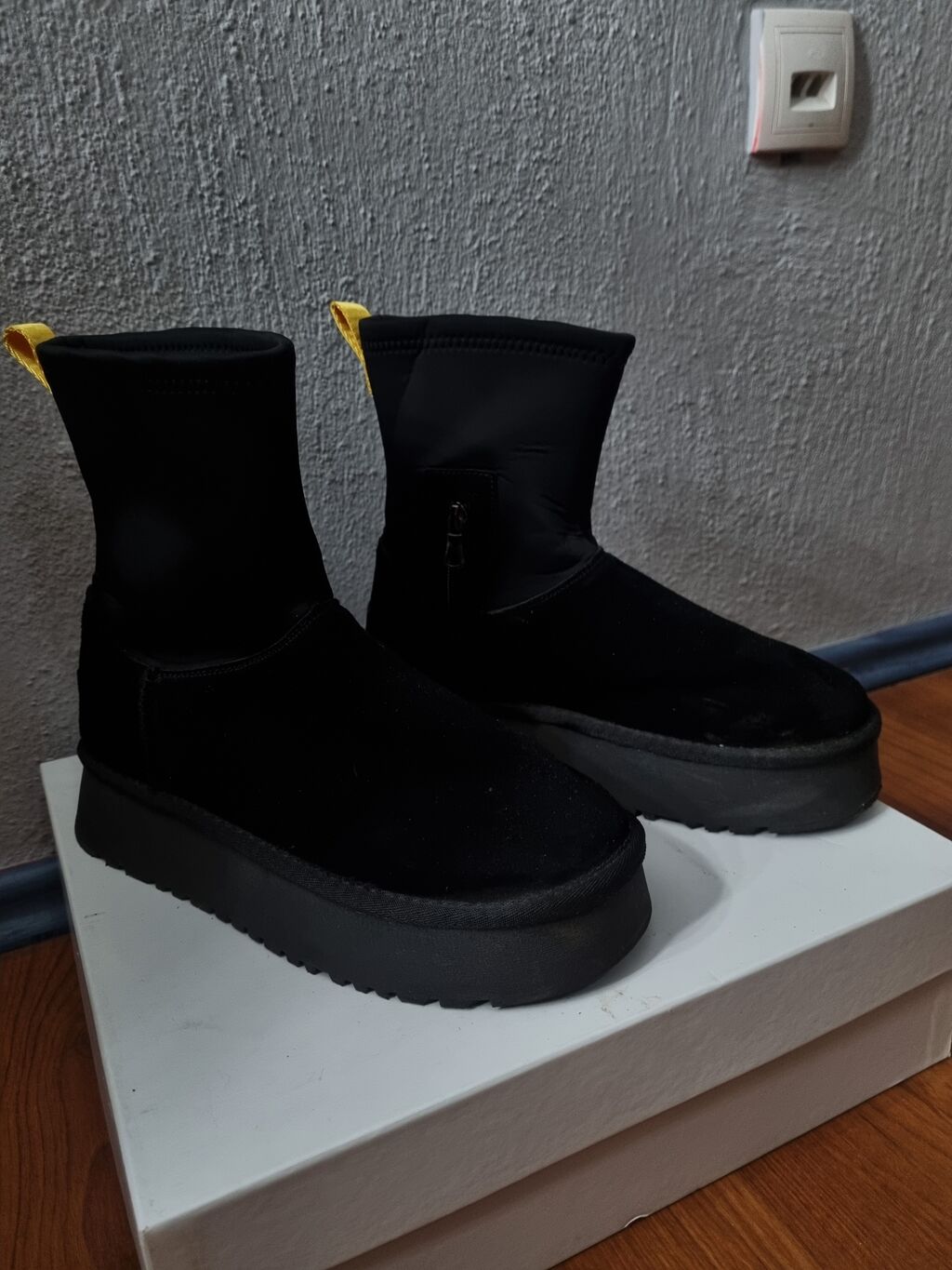 Čizme, UGG, 39