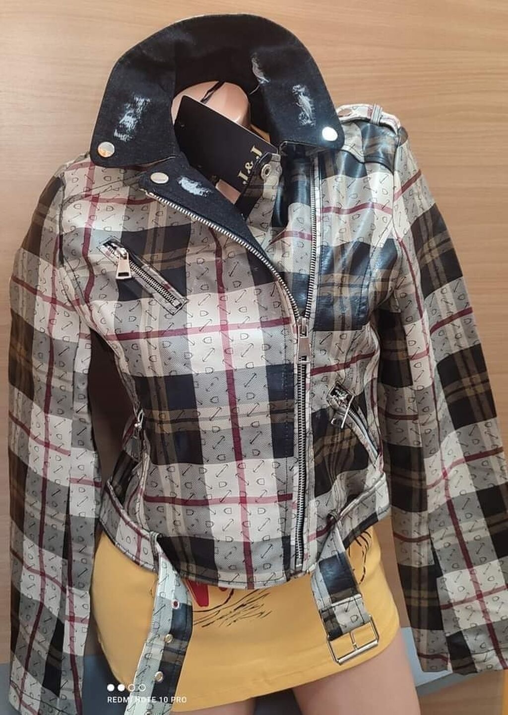 Raščišćavanje j a k n a      ,burberry,, veličine s m l xl eko koza je