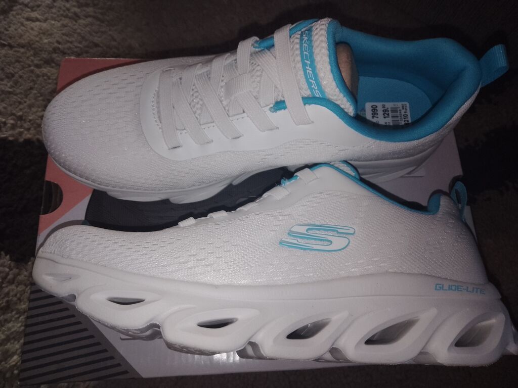 Nove patike Skechers,br 37preudobne . kupljene u Promenadi u Novom