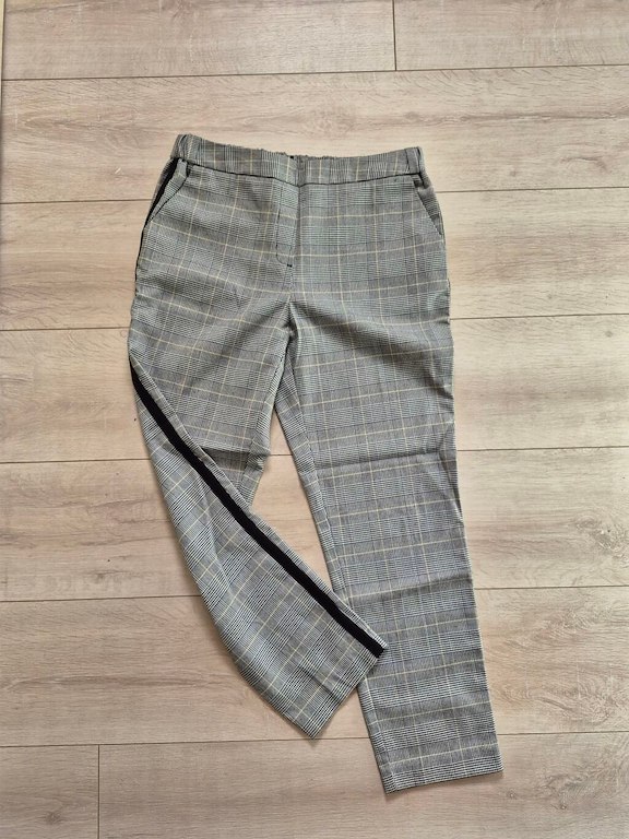 Reserved pantalone prelepe jednom nosene vel 36