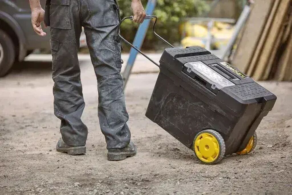 Veliki kofer za alat na točkićima STANLEY; Izuzetno stabilan i jak;