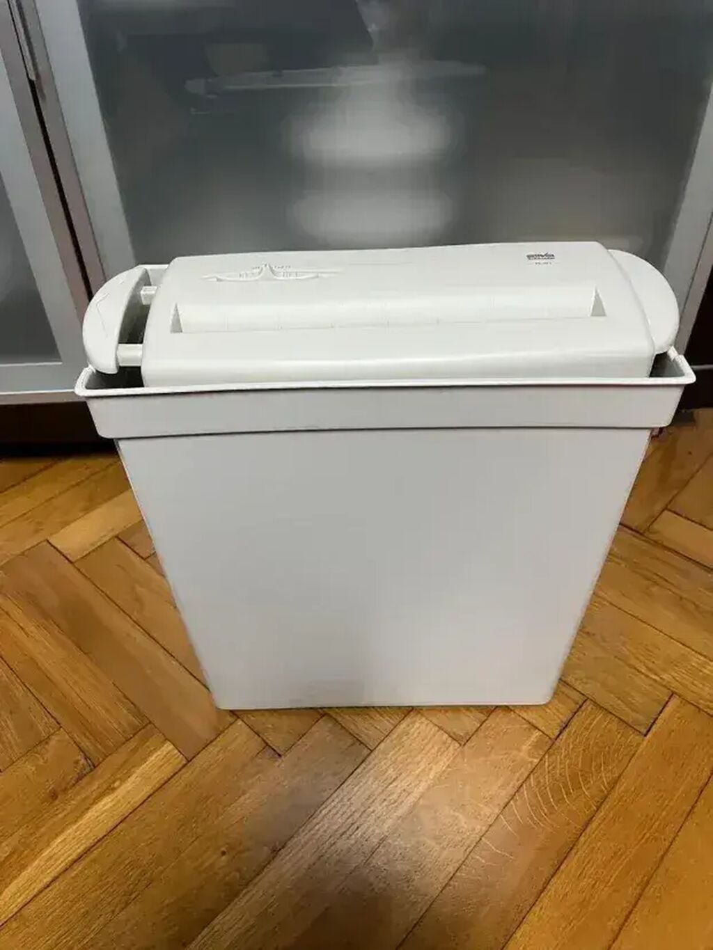 *** AKCIJA *** #2114 Kvalitetna seckalica za uništavanje papira -