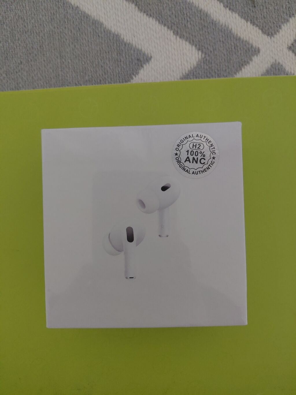 Apple AirPods Pro (2. generacija) sa MagSafe kutijom za punjenje -