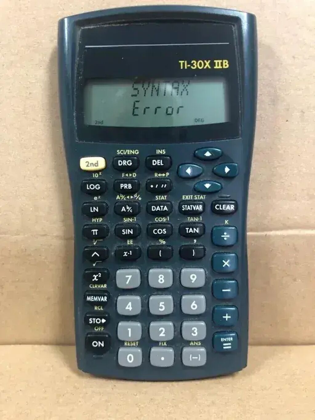 Digitron Texas instruments Ti-30X IIB; Ekran u 2 reda. Gornja linija