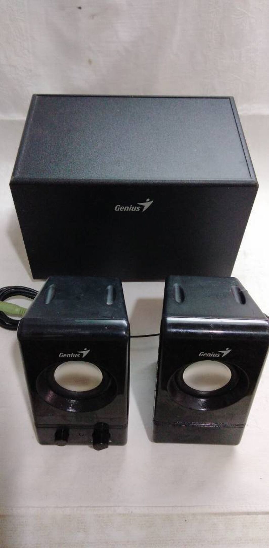 Genius Hi-Fi speaker system model SW-S2.1 200,neispravan izlaz za