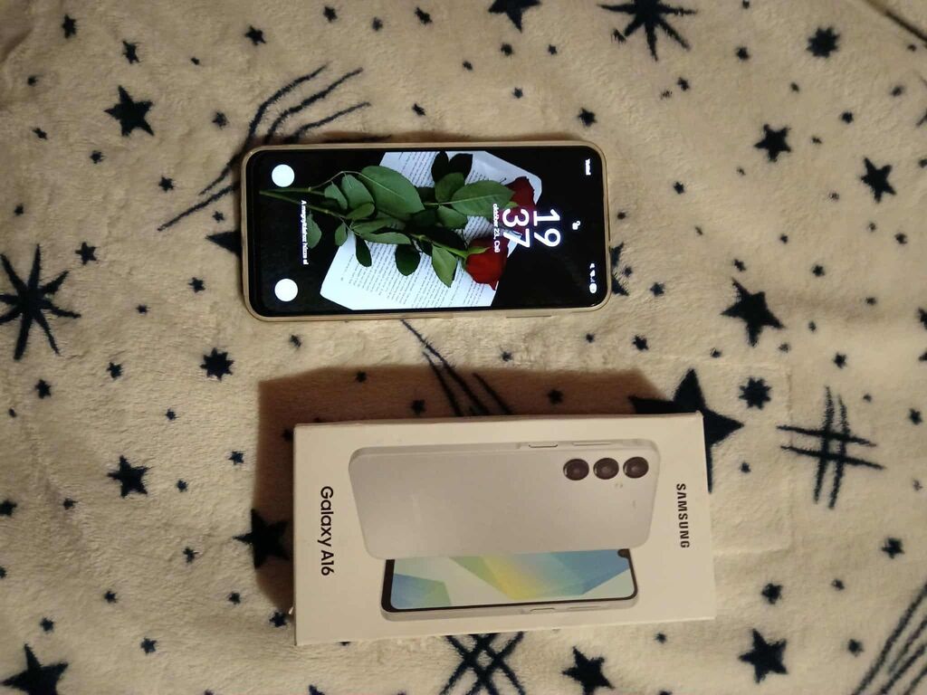 Samsung Galaxy S22, bоја - Bela
