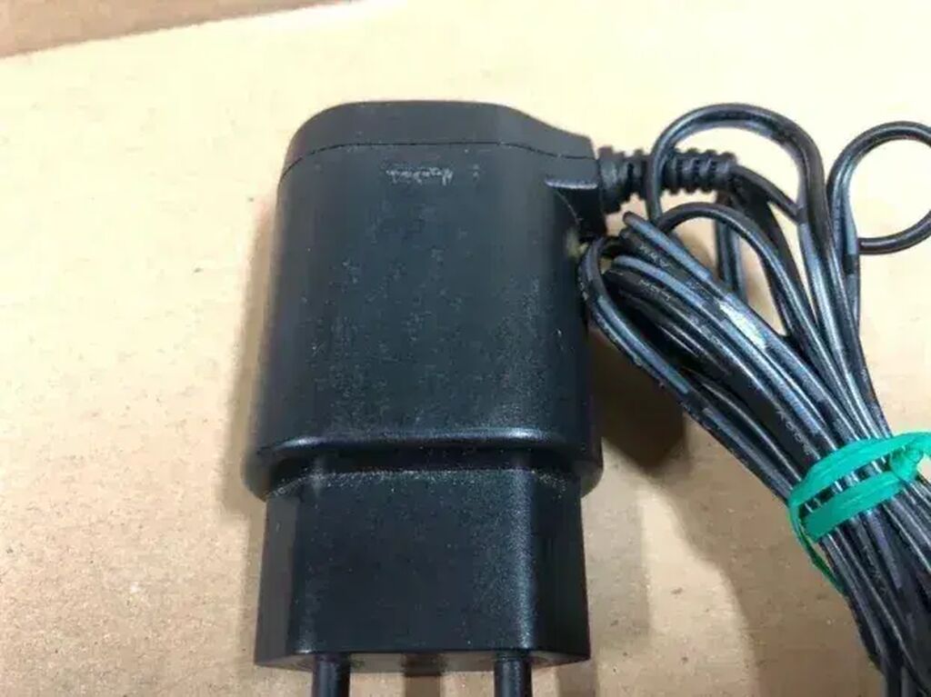#0204 Adapter Punjač za REMINGTON aparat; AC/DC ADAPTER; 3,2V;