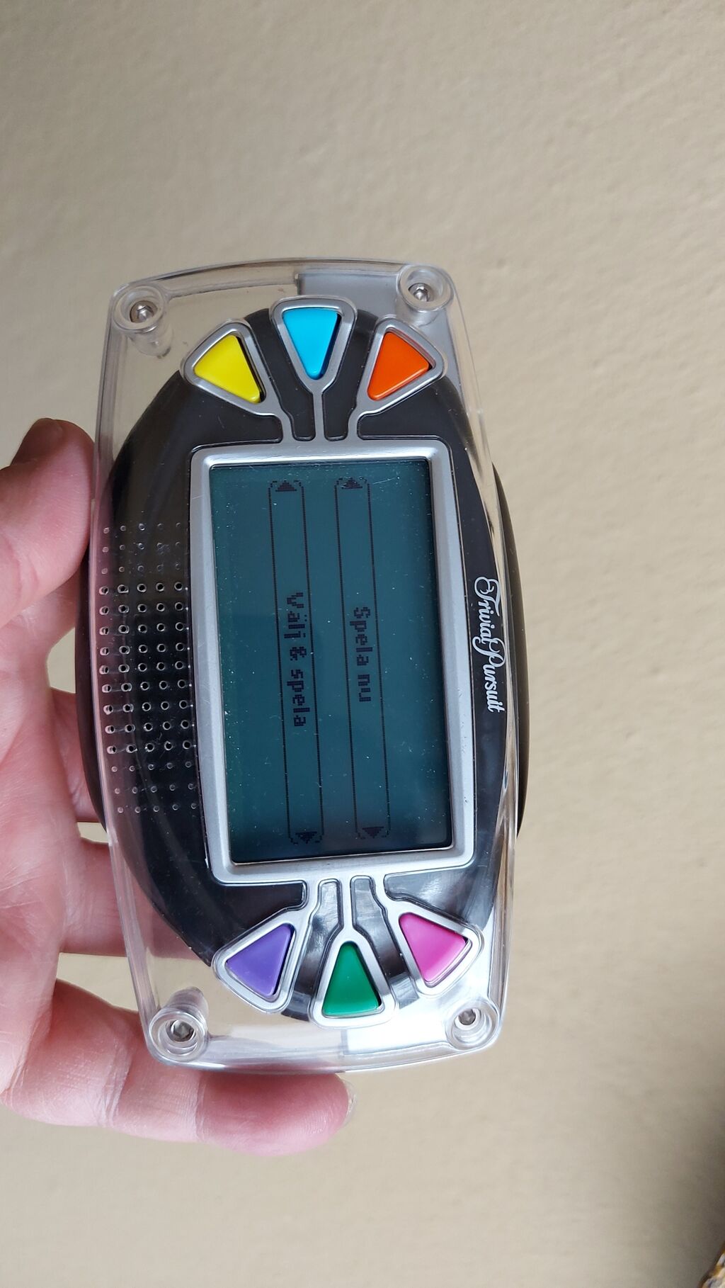 Trivial Pursuit handheld elektronska igrica – prenosivi kviz -