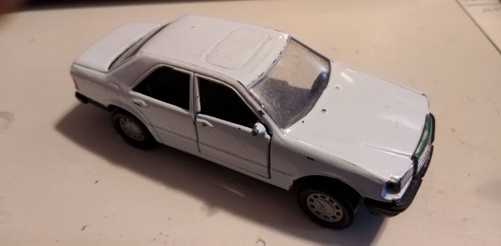 Autic Mercedes 124, oko 1:43 fale l.vrata