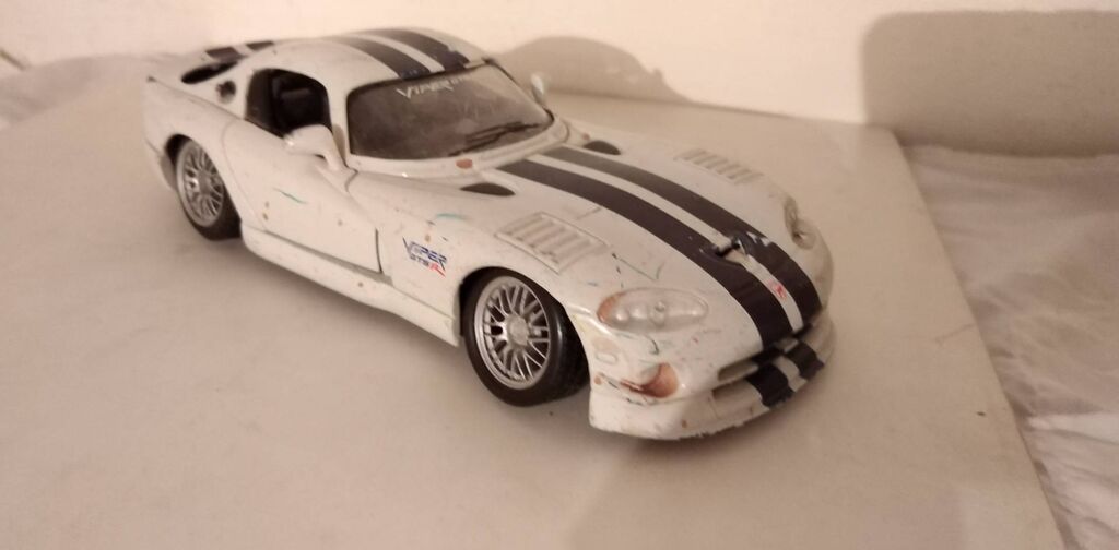 Maisto Dodge Viper, izgreban,fali z.staklo i 1 far