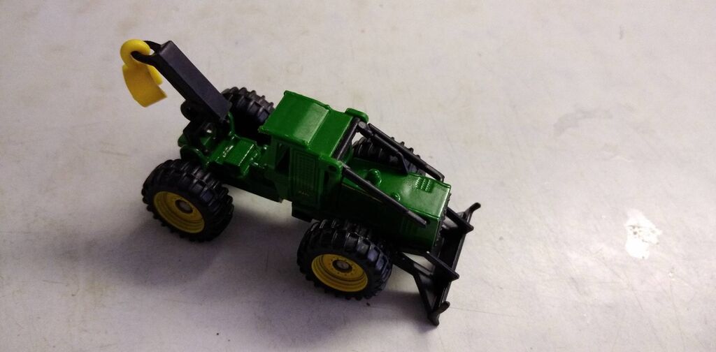 Siku John Deere 848P Skidder 1:87 skala (7,5 cm.) ocuvan