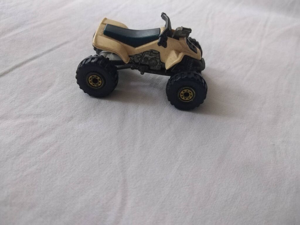 Hot Wheels Quad metalni 5 cm.ocuvan