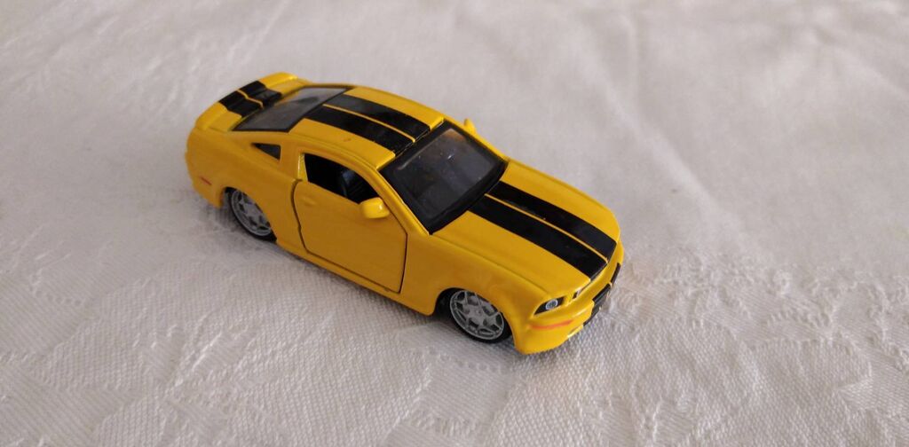 Burago Ford Mustang GT 2006 oko 1:50 (7,5 cm.) China
