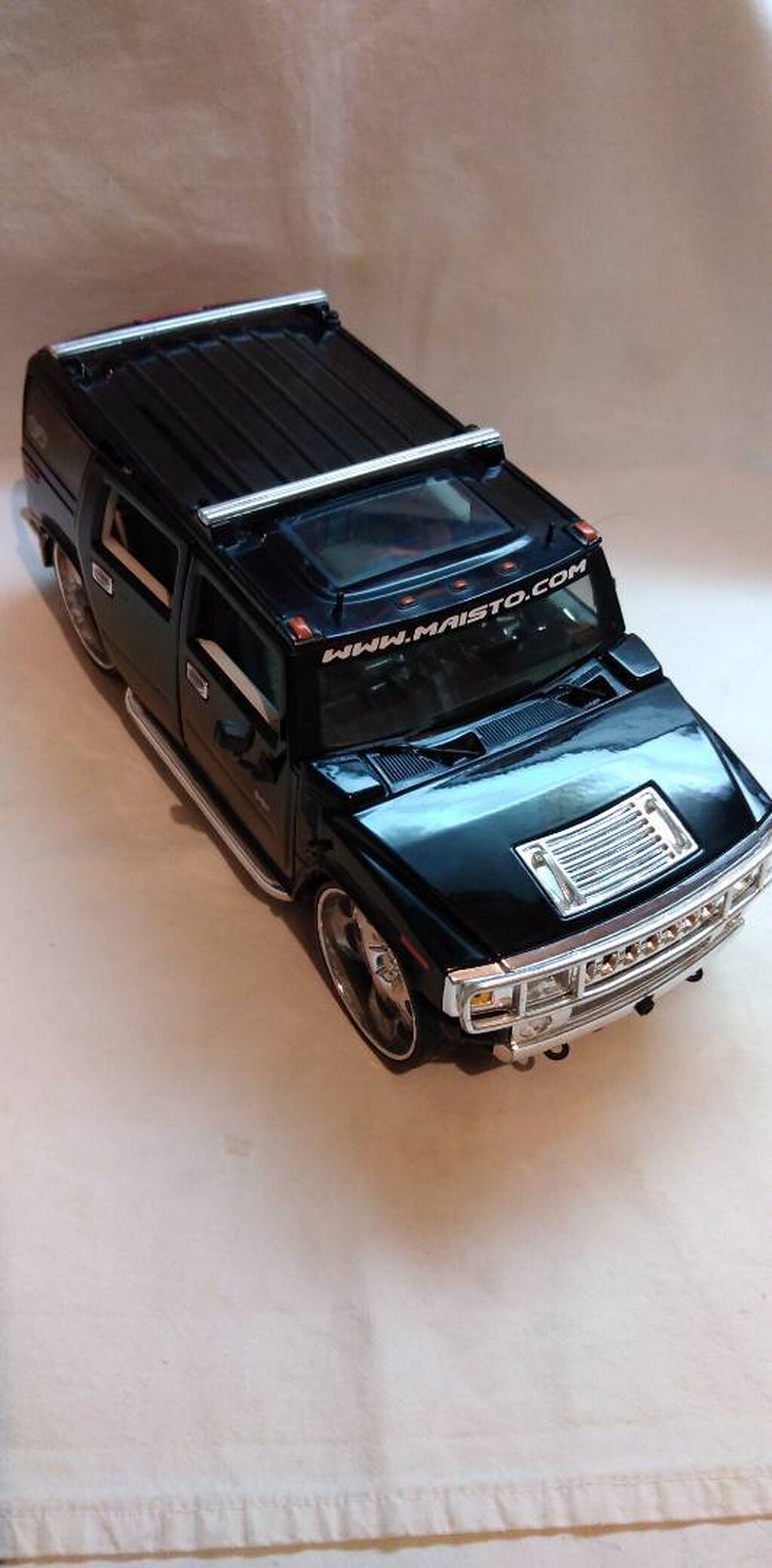 Maisto Hummer H2 Limited razmera 1:18 ispravan i ocuvan.Levi brisac