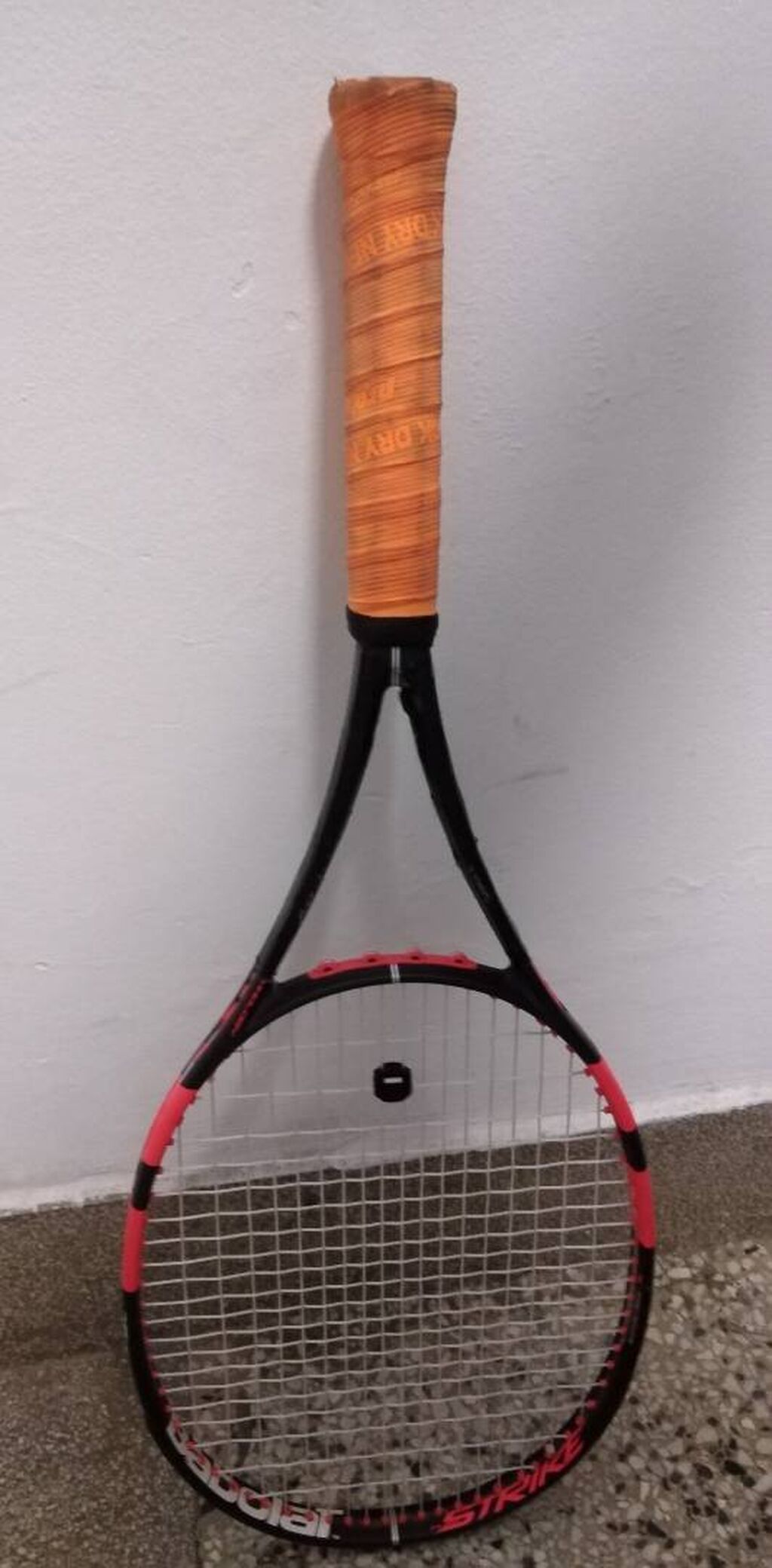 Tenis reket Babolat 339 gr.,malo naprsao,moze se koristiti