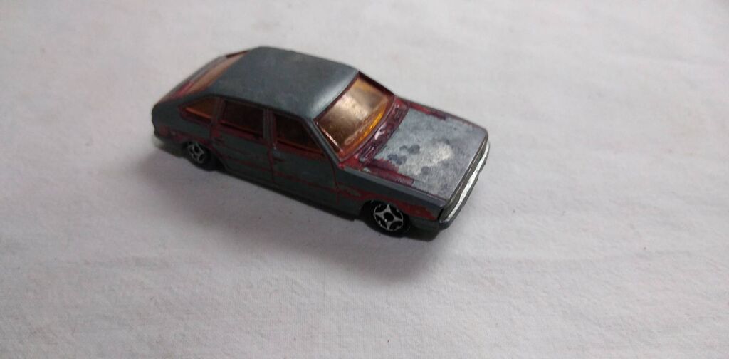 Mehanotehnika Talbot oko dosta izgreban