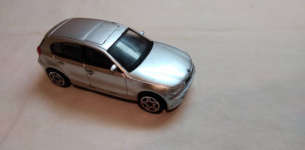 Burago BMW 1 Series 1:43 Chinamalo izgreban