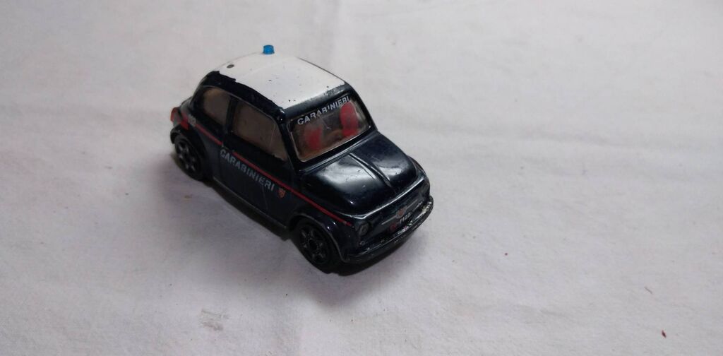 Burago Fiat 500 Carabinieri China, izgreban fali 1 rotacija i deo