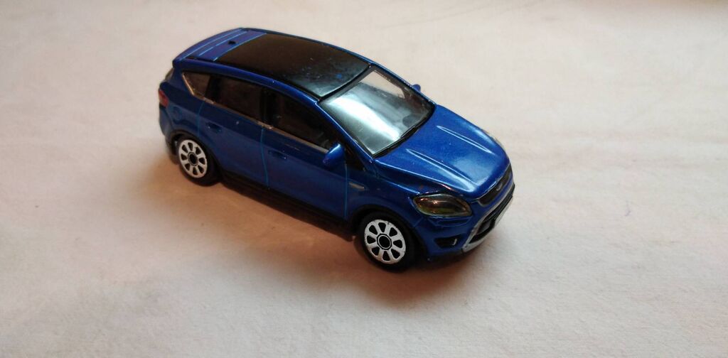 Burago Ford Kuga ocuvano