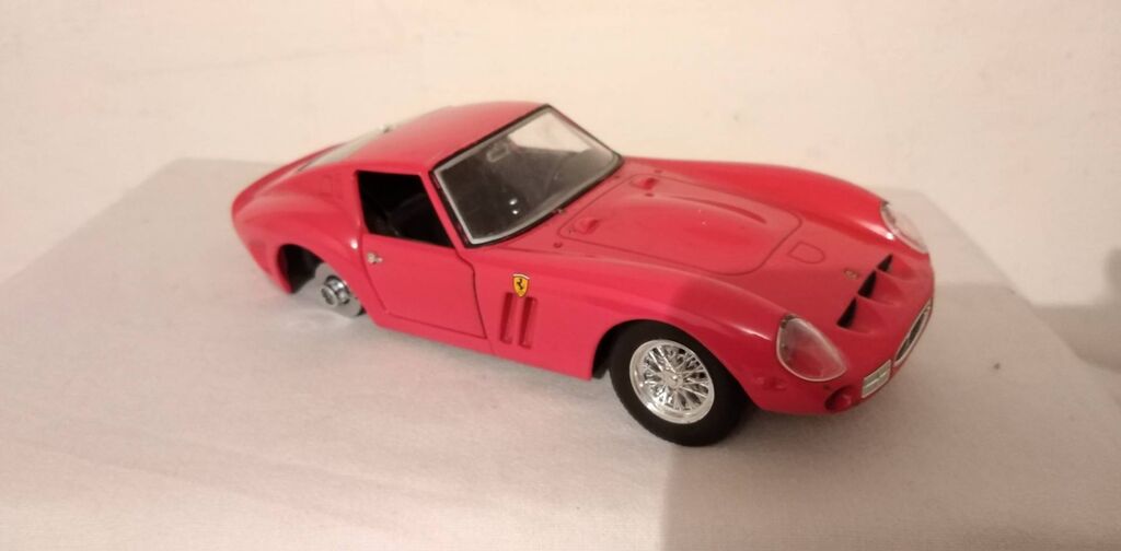 Burago Ferrari 250 GTO China(Drukciji od Italy), fali:1 tocak,4 sitna