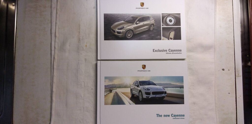 Prospekt Porsche The new Cayenne, 118 str. 08/14, 24,5 x 17 cm.eng