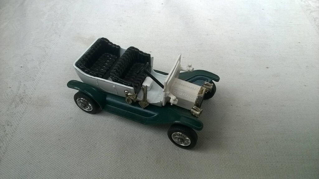 Matchbox Ford T 5 cm.England,gume nisu original,zalepljen okvir