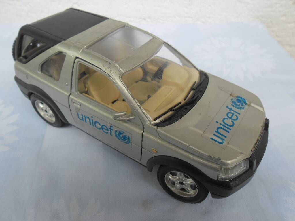 Burago Land Rover Freelander, 1 /24, srebrni Unicef. Bez z.stakla,svih