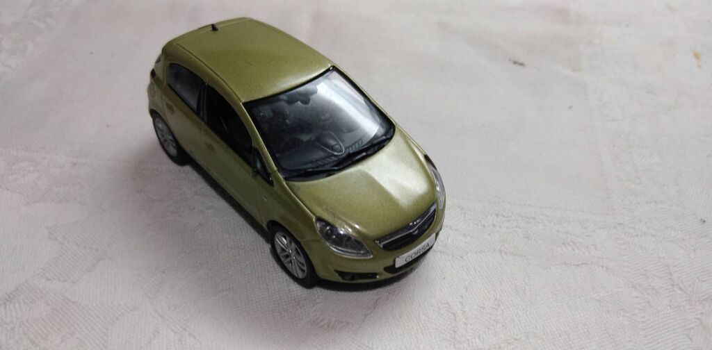 Norev Opel Corsa 2006 1:43 ocuvan,fale retrovizori
