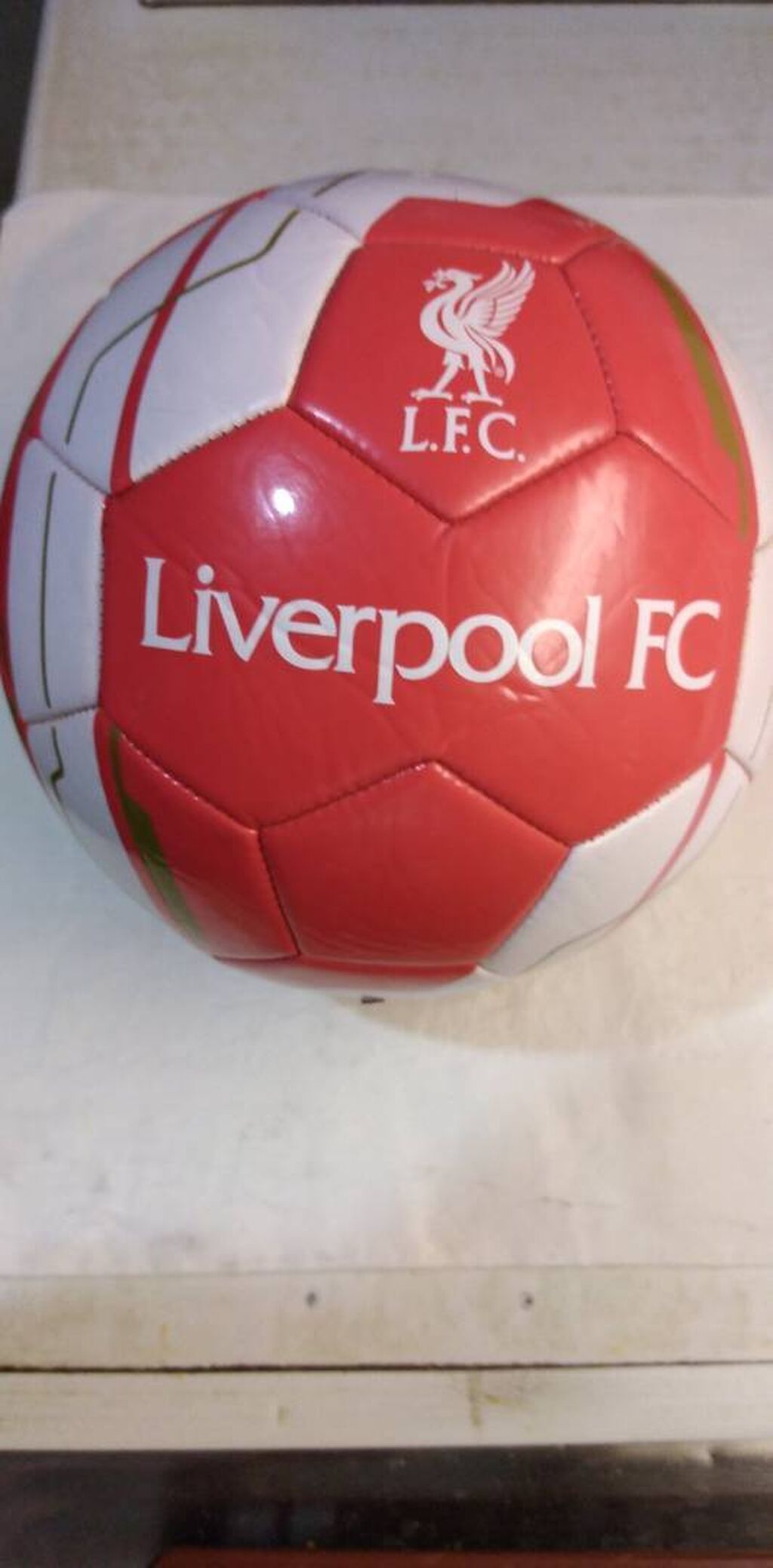 Lopta za fudbal Liverpool FC br.5 tezina 402 gr. nova