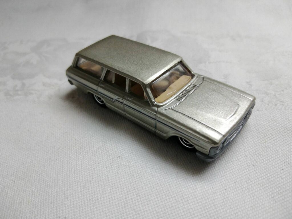 Autic Matchbox Ford Fairlane 1964 srebrni oko 1:55 Thailand,kao nov