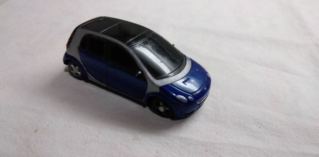 Autic Smart Forfour oko 1:50(7,3 cm.)China plasticni malo izgreban