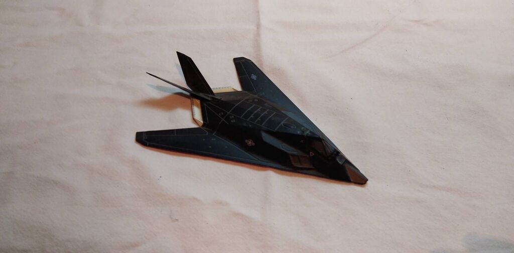 Avion Amercom LOCKHEED F 117.Skala 1:144.Prednji deo modela nedostaje