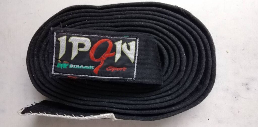 Pojas za borilacki sport Ipon crni 350 cm.sirina 4 cm.,ocuvan