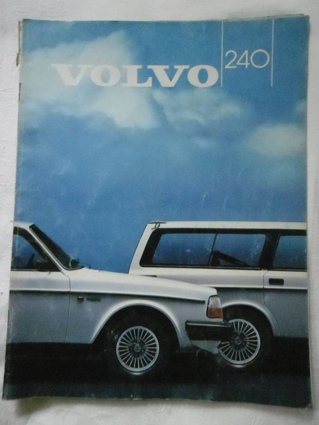 Prospekt Volvo 240, A 4, švedski, 27 str