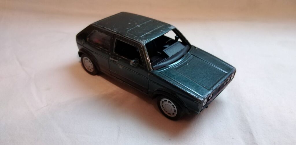 Welly VW Golf Gti oko 1:32(10, 5 cm. )fali: branici,staklo i