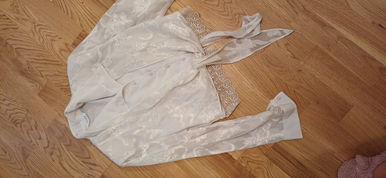 Elegantna bela košulja